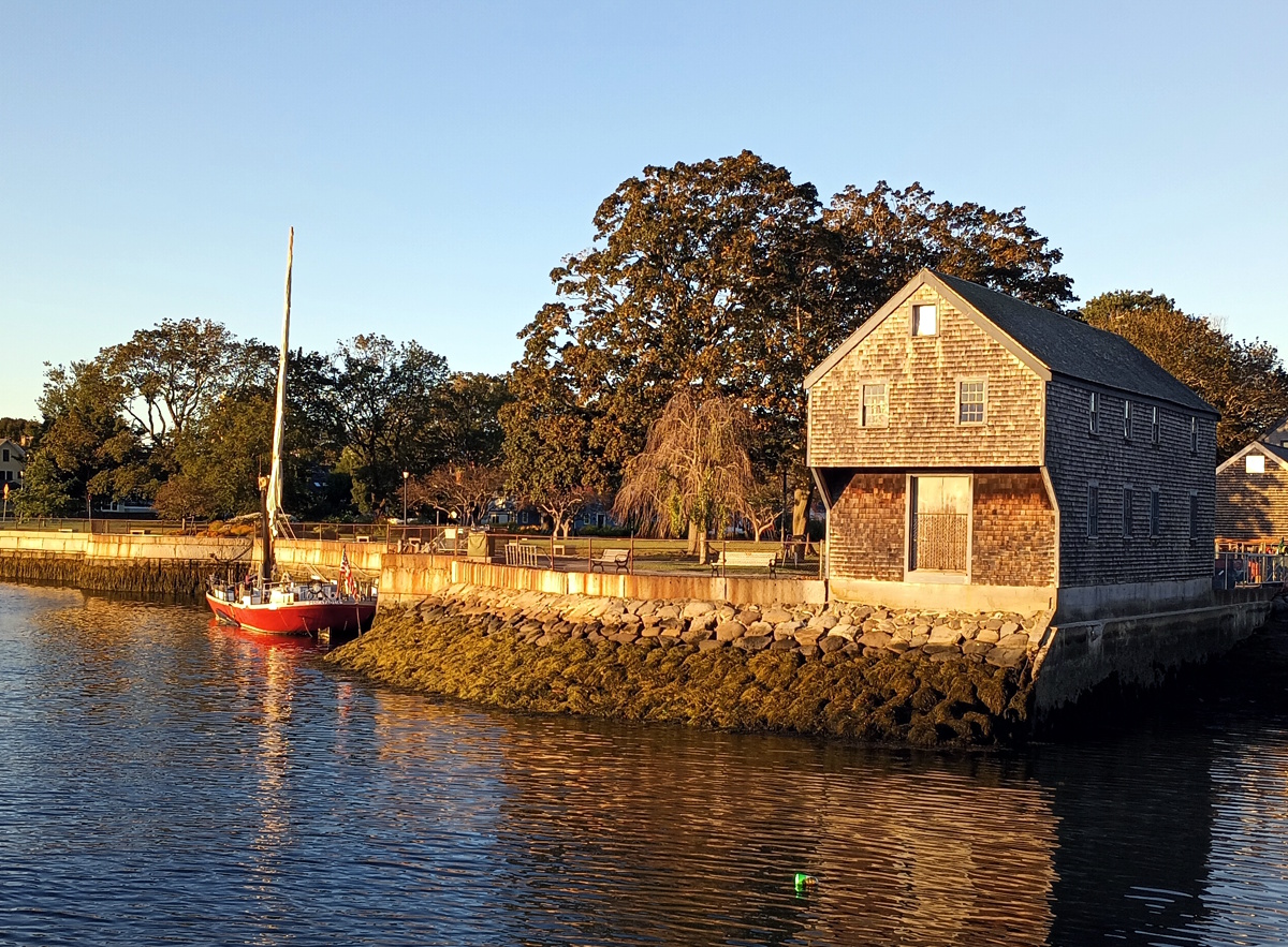 The Gundalow: The Workhorse Barge of the Piscataqua River - New England ...